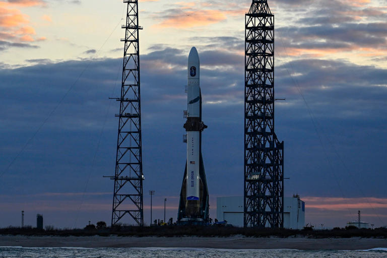 Blue Origin escalates SpaceX rivalry with orbital launch of massive New ...
