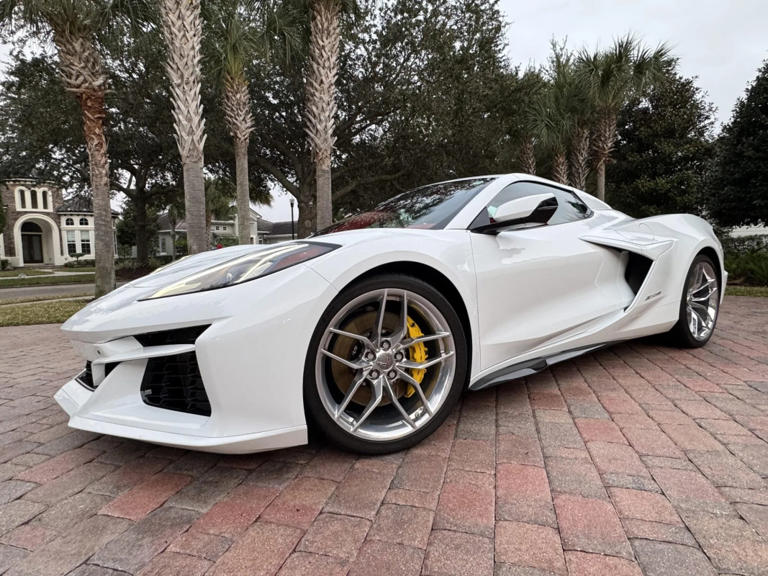 2025 Chevrolet Corvette Z06 convertible 3LZ for sale with 1,800 miles