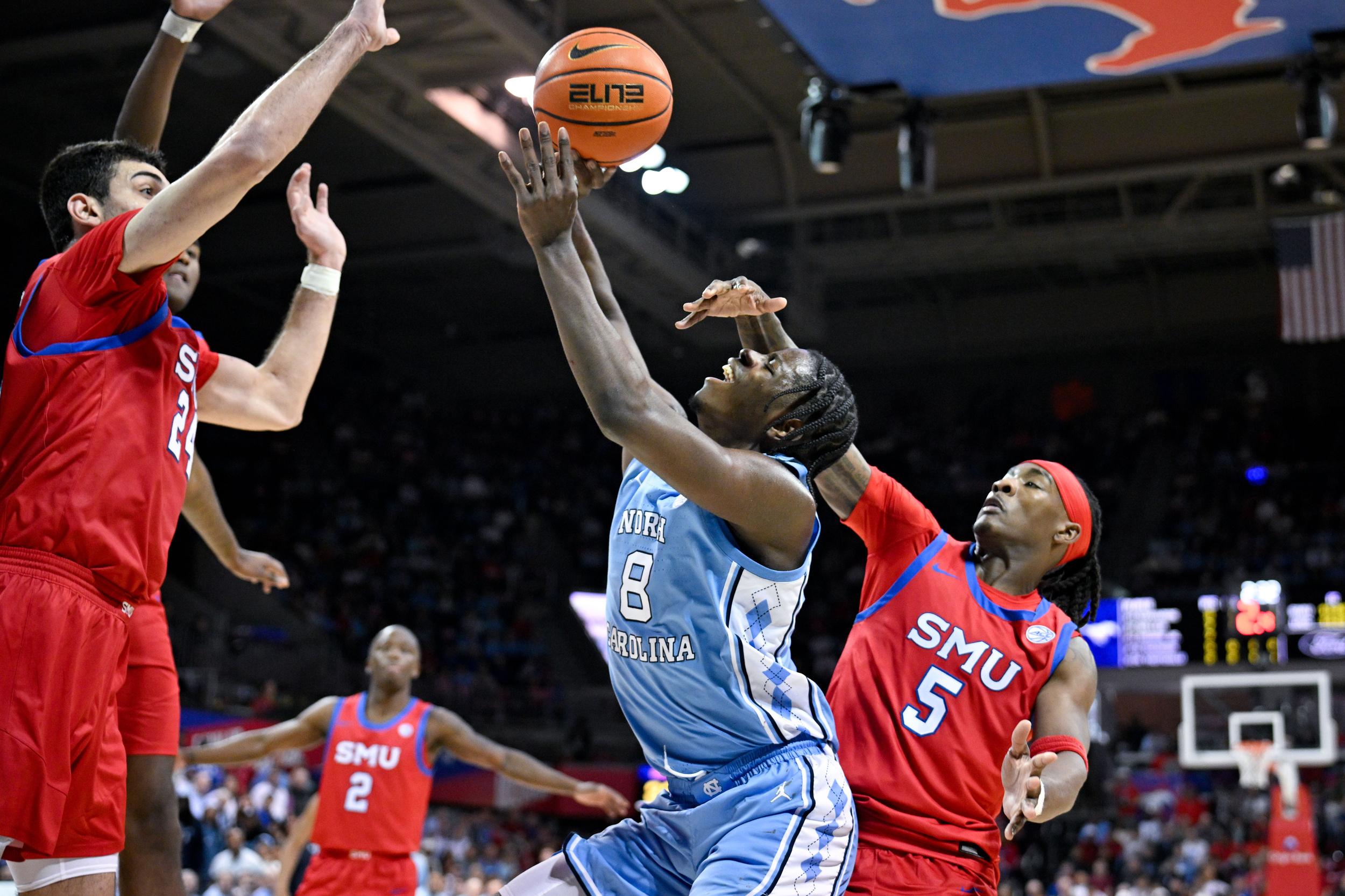 Caleb Wilson gets his ankle broken during North Carolina-SMU game