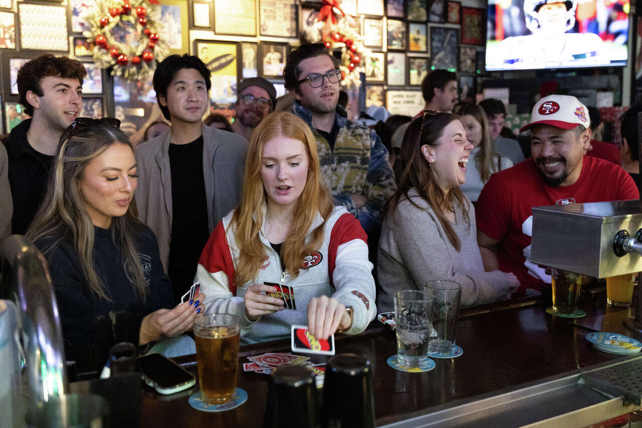 With season on the line, 49ers Faithful do their duty in SF bars
