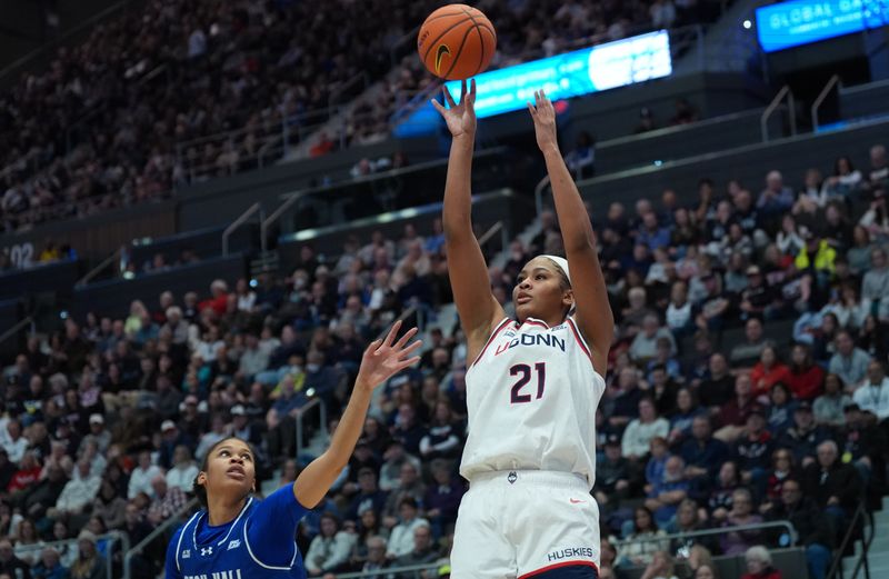 Women's Top 25 roundup: No. 1 UConn wins easily again