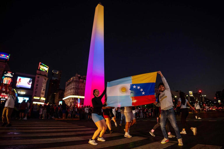Venezuelans abroad celebrate Maduro ouster