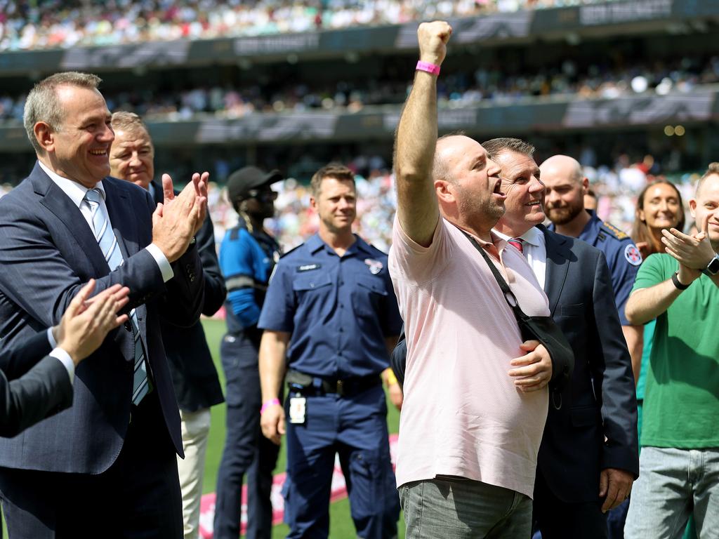 Aussie star in tears as hero has SCG shaking