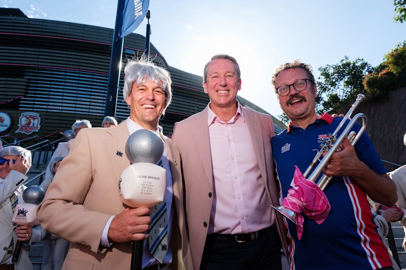 Bondi shooting heroes and victims join Sydney’s elite at SCG Ashes Test