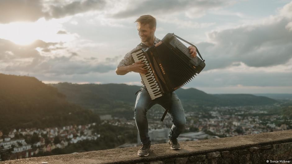 Accordion renews its image as 2026's top instrument
