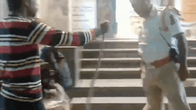 ‘I want my vehicle right now’: Auto-rickshaw driver caught drunk ...