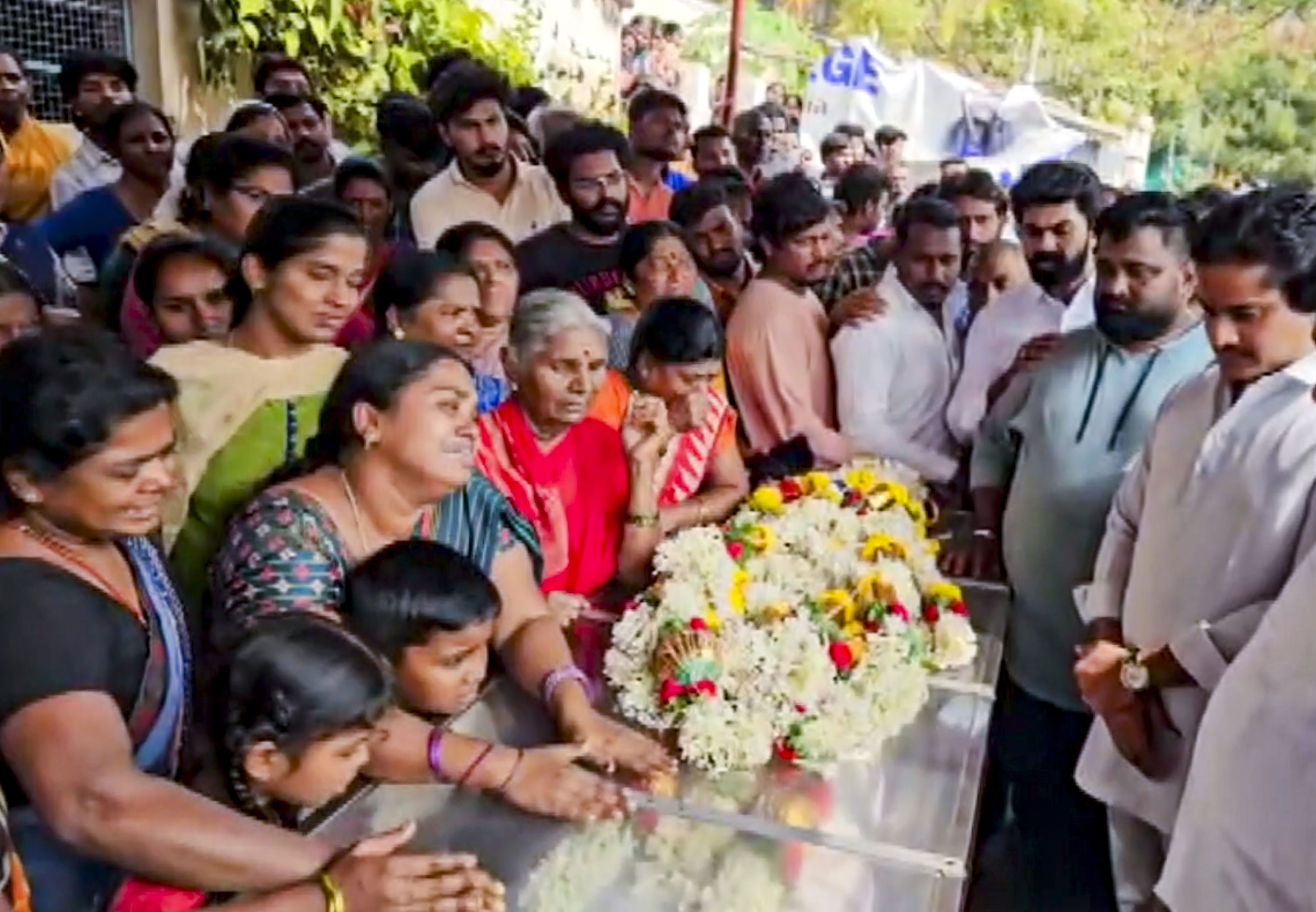 Mulling handing over Ballari firing case to CID, says K'TAKA home min