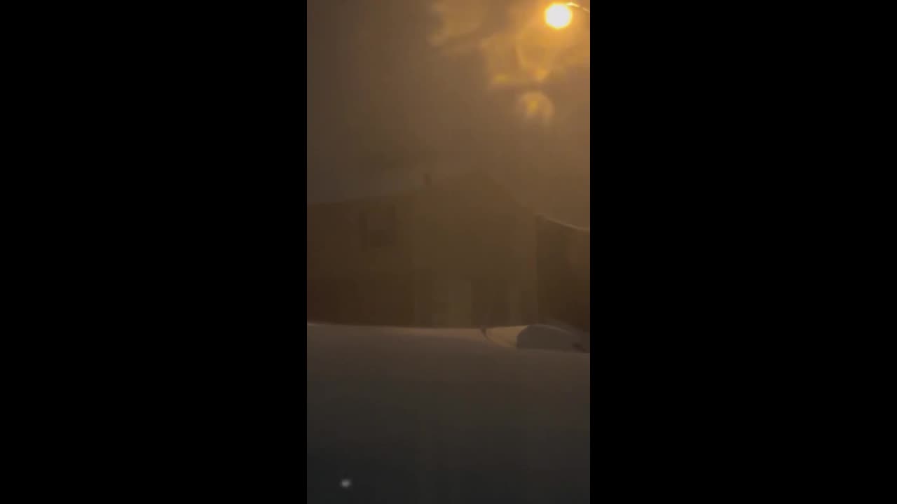 Rare thundersnow during snow squall in Stonewood, USA