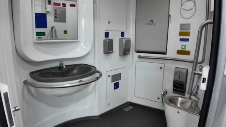 In pictures: Vande Bharat sleeper train — automatic doors to modern ...