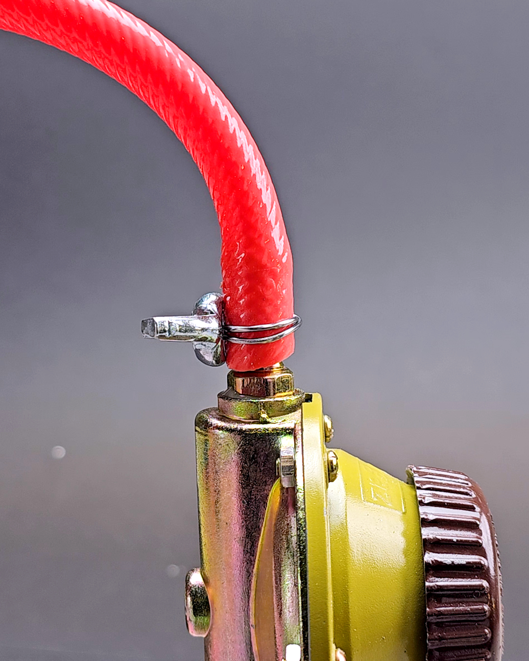 Quick and easy pipe securing method🛠️