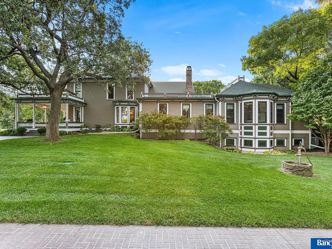 1900 estate in Nebraska on 7.5 acres: 7 bedrooms, 5 bathrooms, & a ...