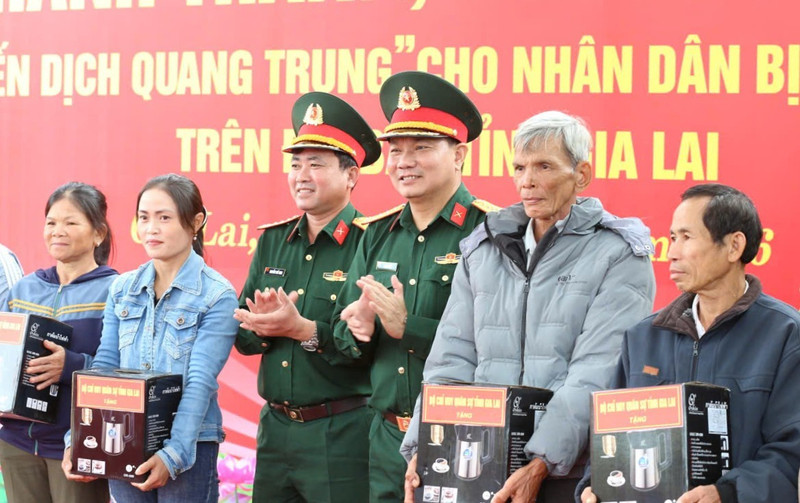 Tư lệnh Quân khu 5: Phẩm chất tốt đẹp của người Việt Nam đã được thắp ...