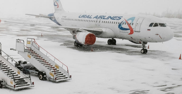 8 feet of snow and 100 mph winds trap holiday travelers in massive ...