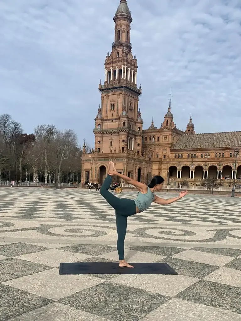 Quién es Xuan Lan: la experta en yoga y bienestar