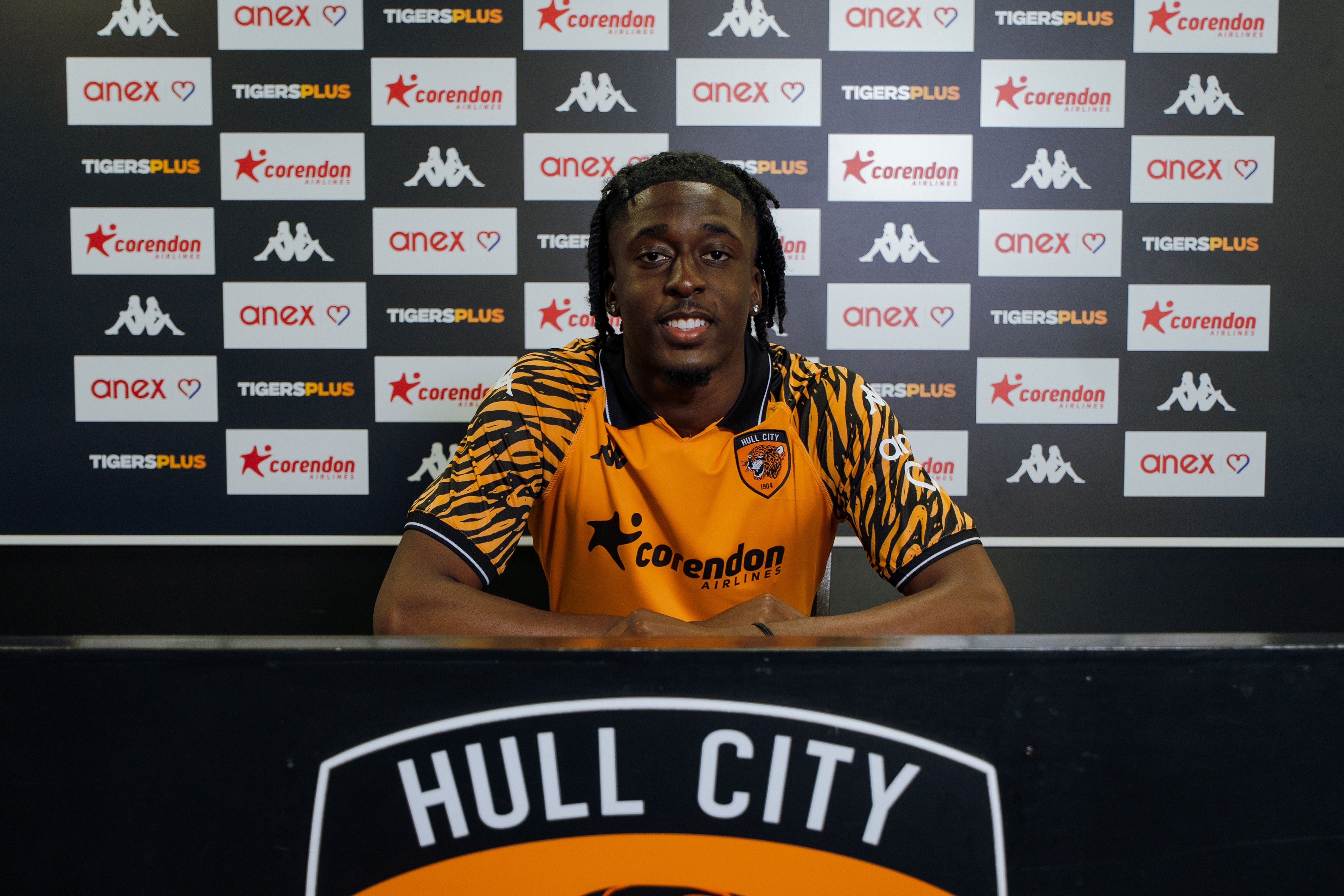 Hull City confirm signing of James Debayo following his Leeds United ...