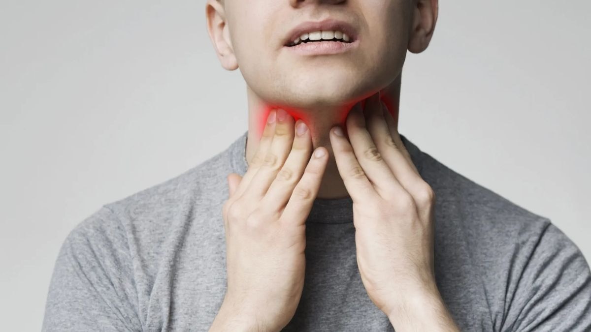 How to treat morning sore throat due to pollution: 8 home remedies