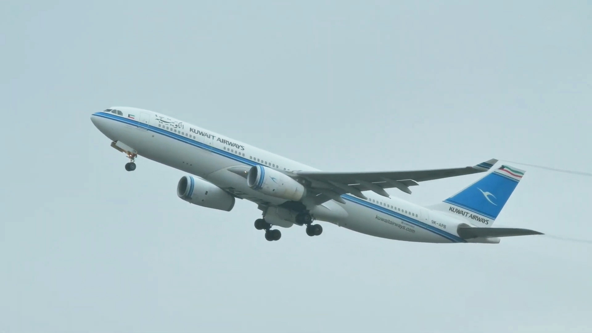 Rainy weather challenges plane departures