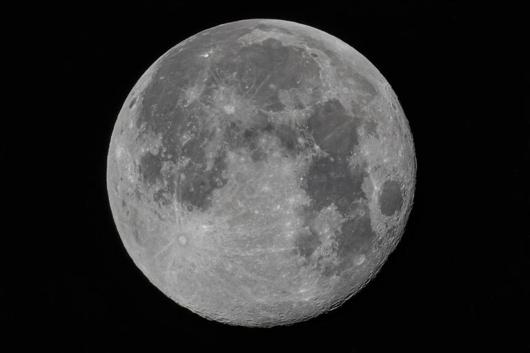 Photo shows majestic wolf moon shining down on West Sussex town