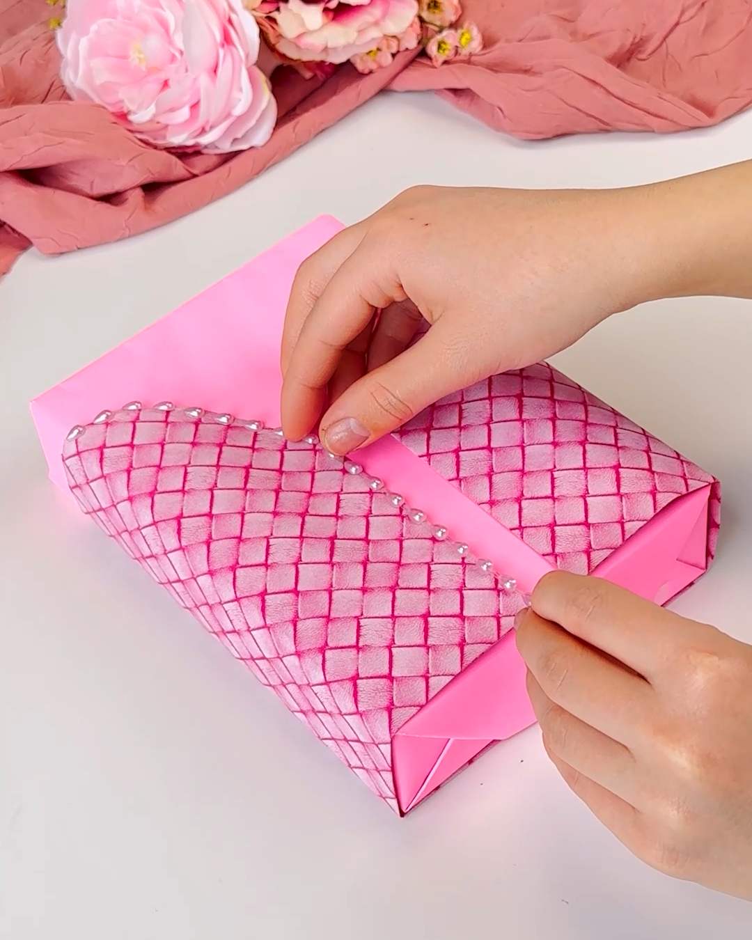 Turn your gift wrapping into a dress 👗