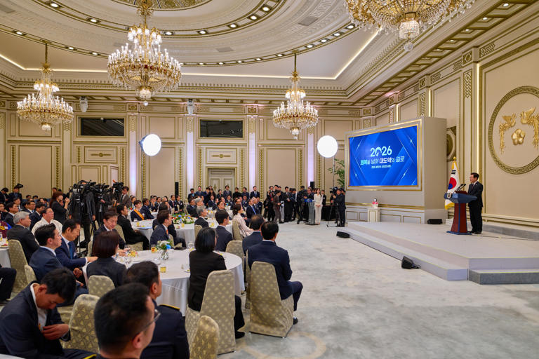 Crossing the valley of transition in the second year of the Lee Jae ...