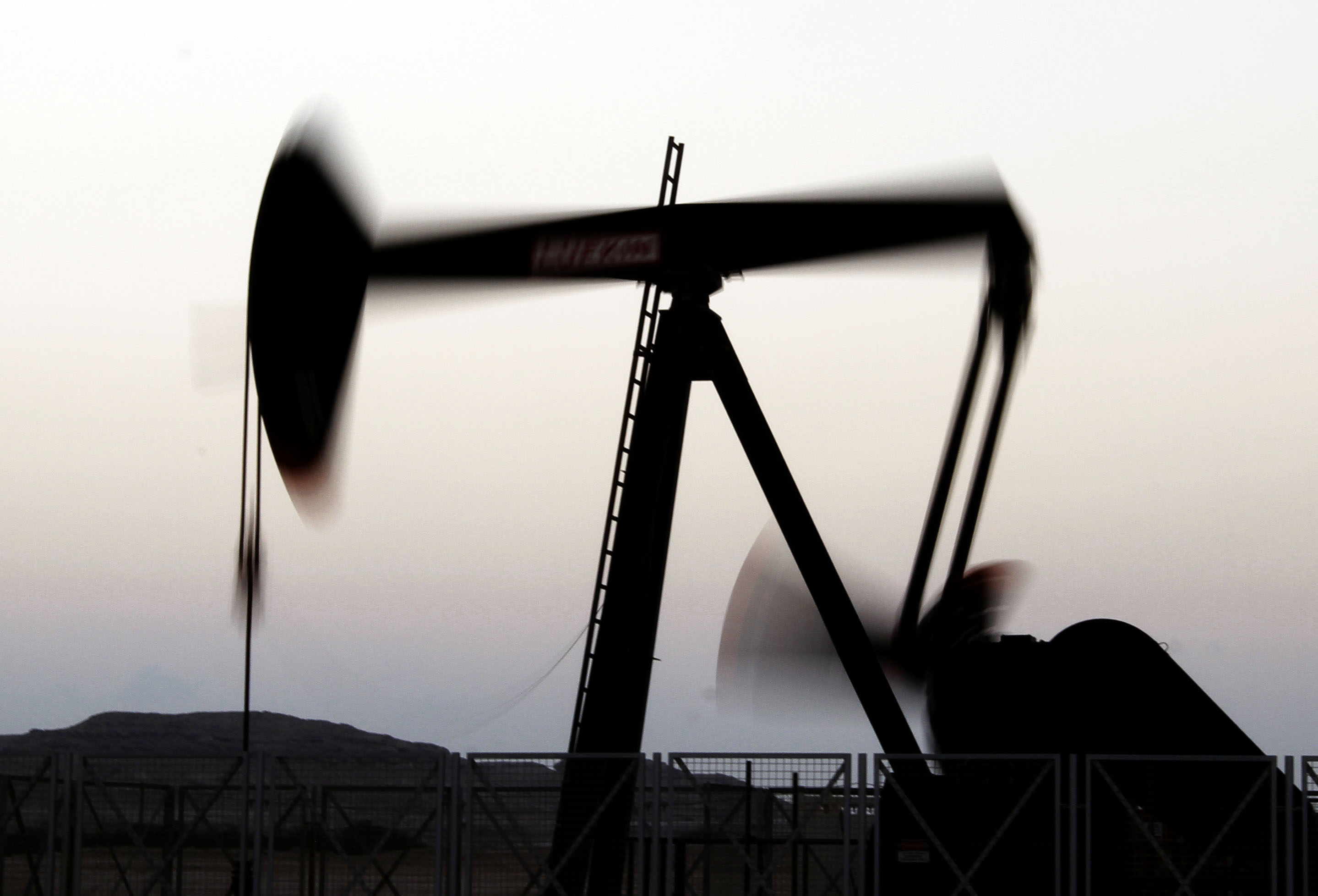 Petrolio, OPEC+ mantiene produzione stabile