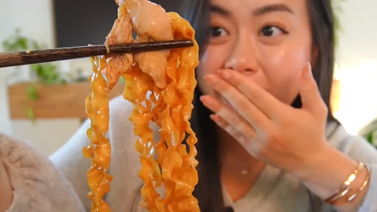 One pot = the best soy glazed chicken noodles