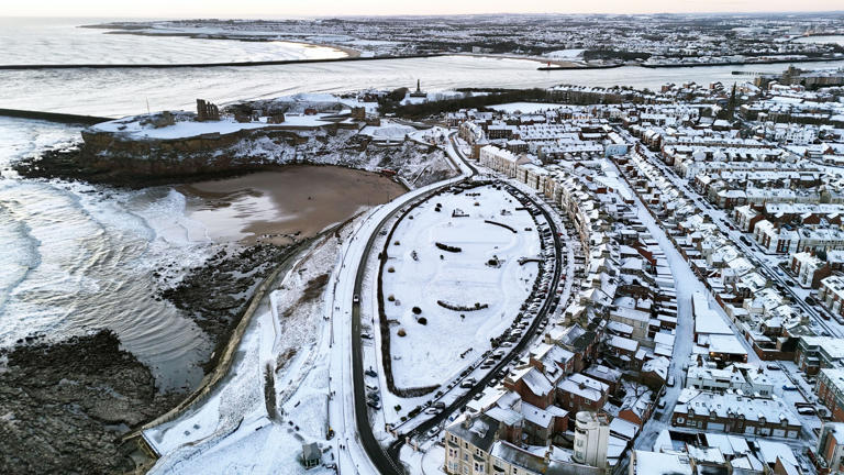 Met Office maps show latest snow and ice warnings across swathes of UK