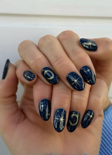 Dein Sternzeichen verrät es: Das ist deine perfekte Nagellack-Farbe 2026!