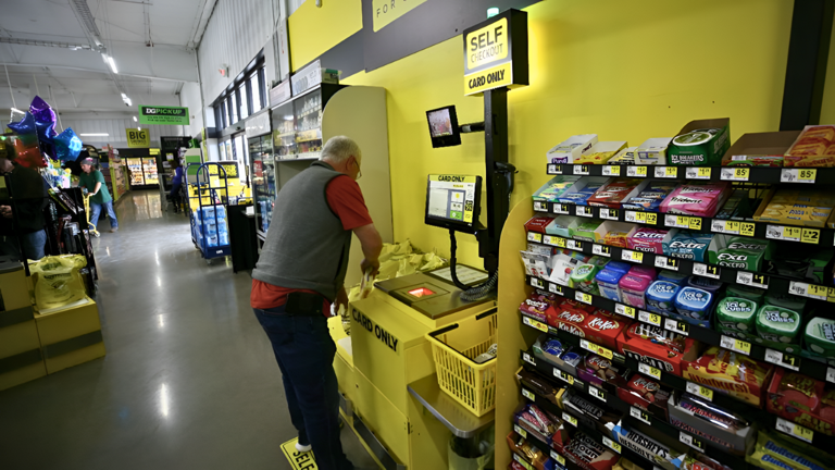 Walmart rolls back self‑checkout in key stores as theft crisis triggers ...