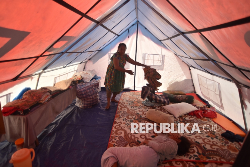 Invited colonialism: Ketika sejarah VOC terulang dalam bencana Sumatera