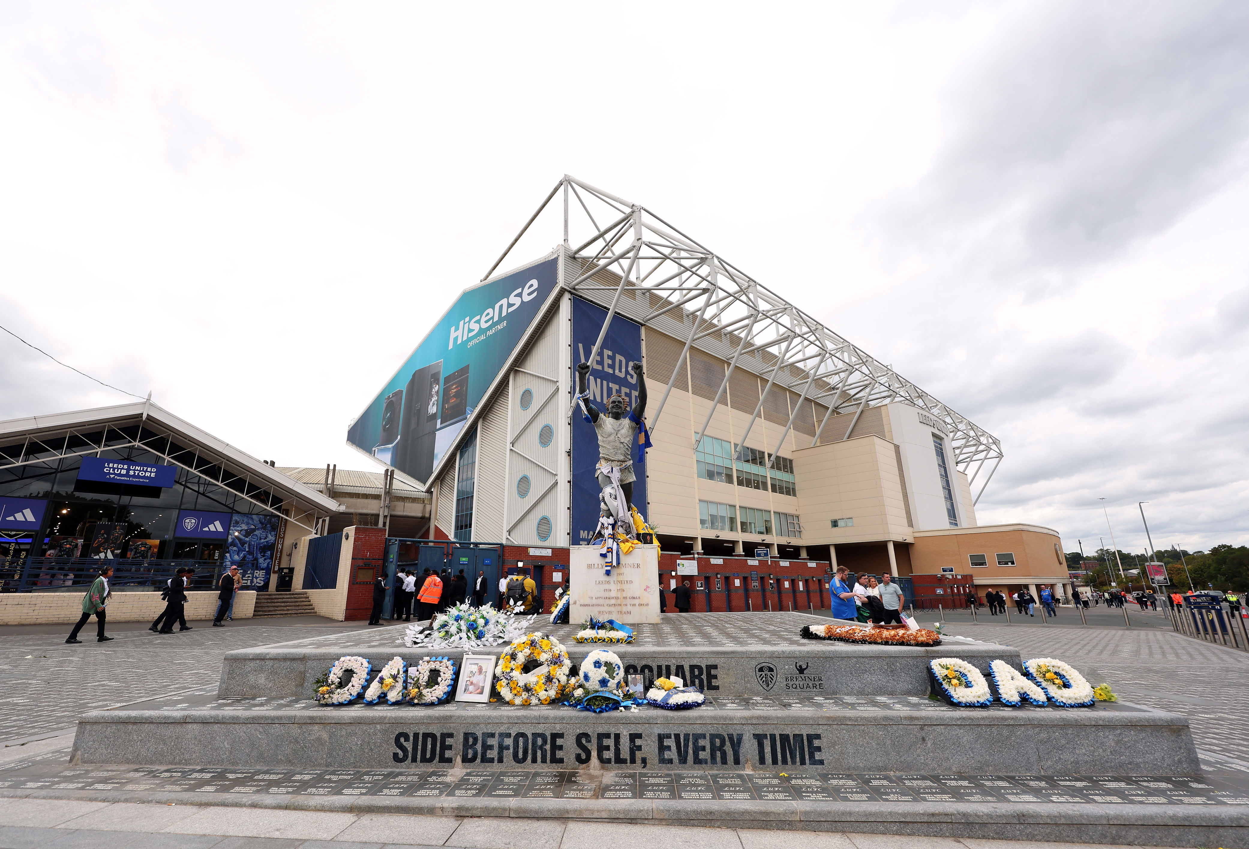Leeds United vs Manchester United: Early team news, predicted Whites ...