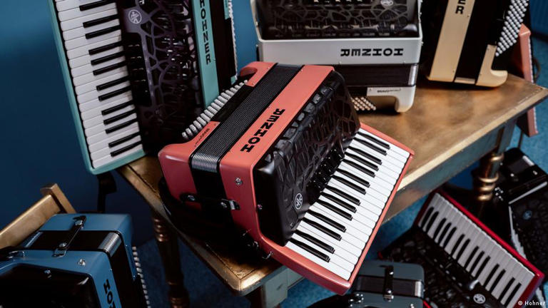 Accordion renews its image as 2026's top instrument