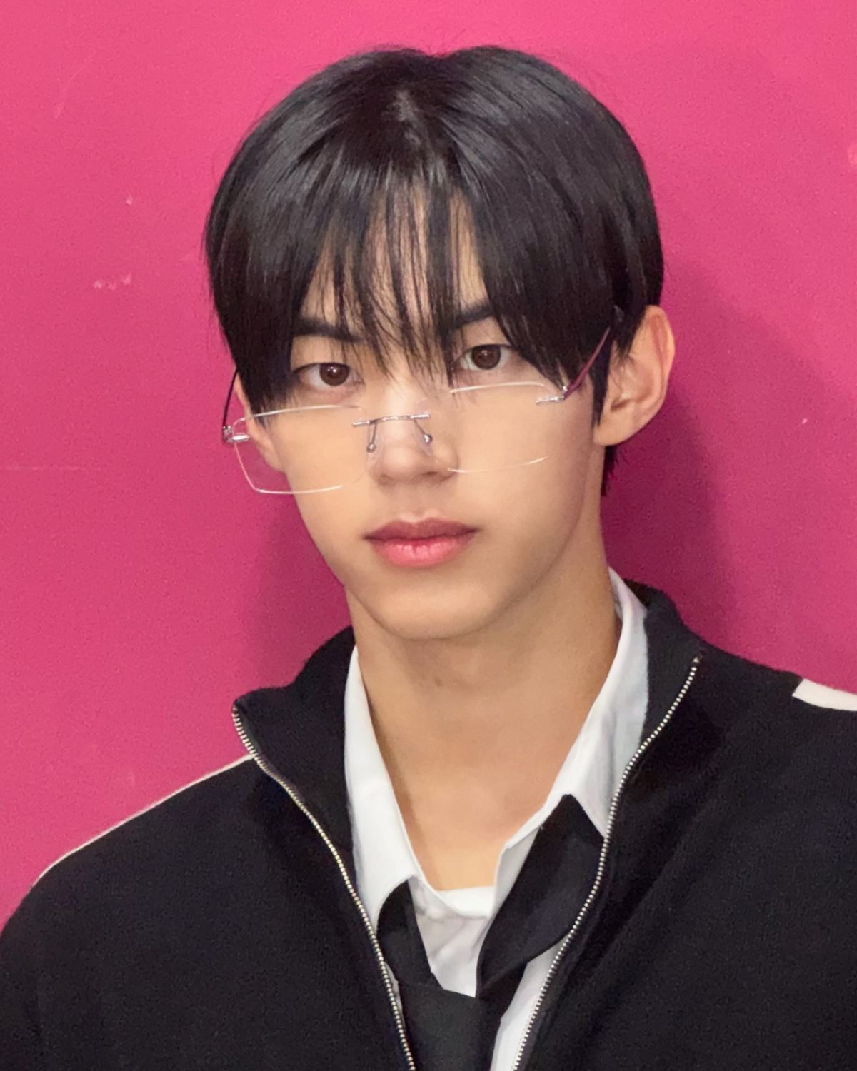 15 foto boyfriend material DOHOON TWS yang siap mencerahkan harimu