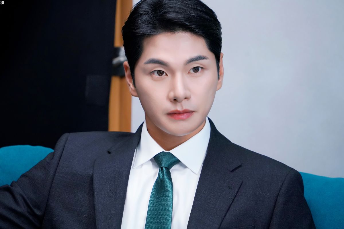 Lee Yi Kyung bị kiện ngược trong vụ ồn ào đời tư