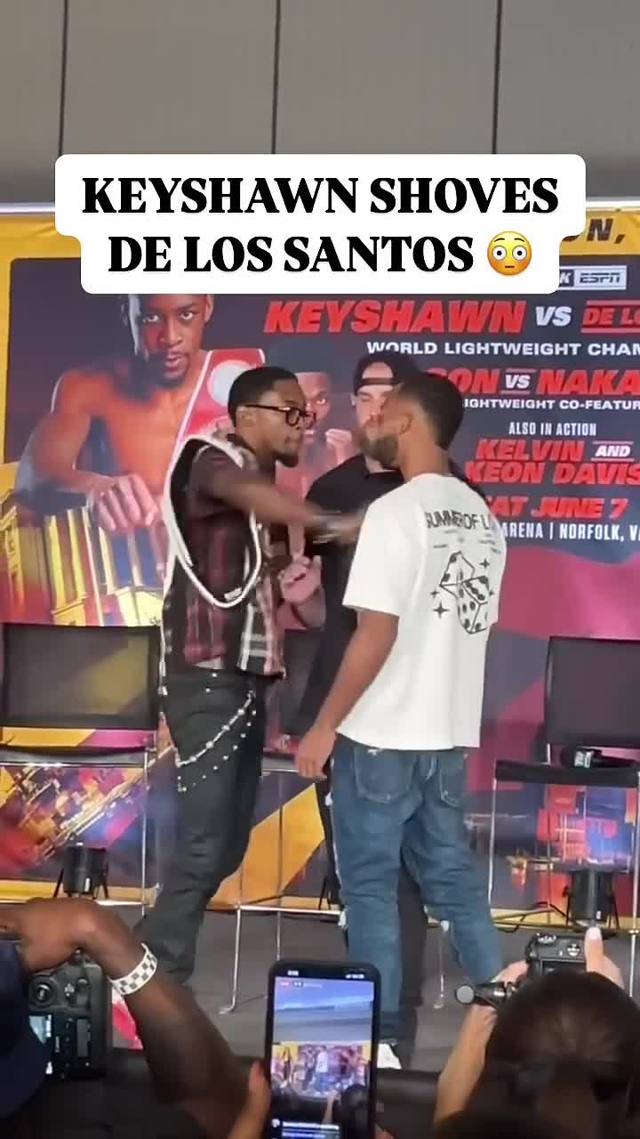 👀 Keyshawn Davis shoves Edwin De Los Santos