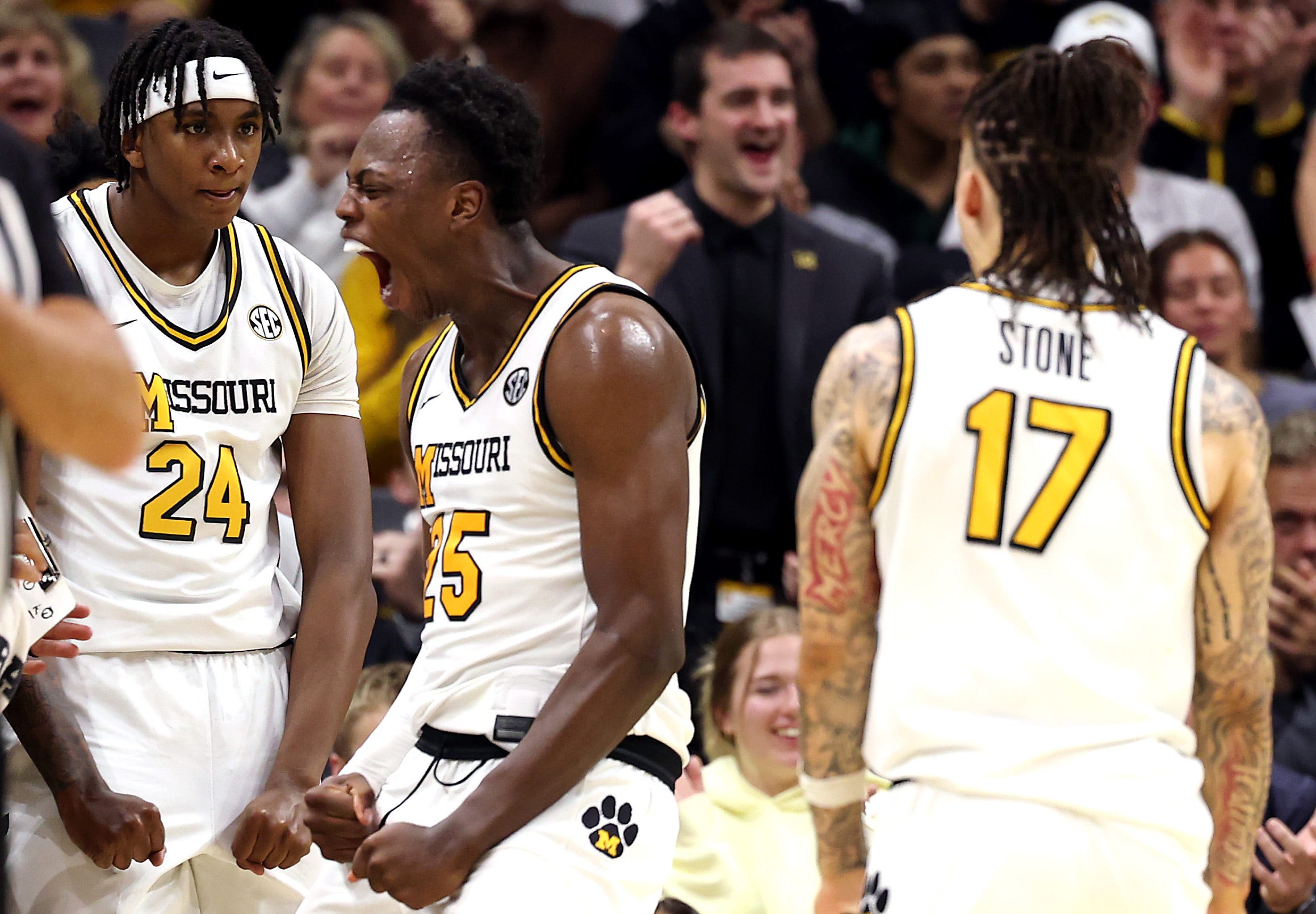 Missouri basketball has halftime lead over Kentucky on the road. Live ...