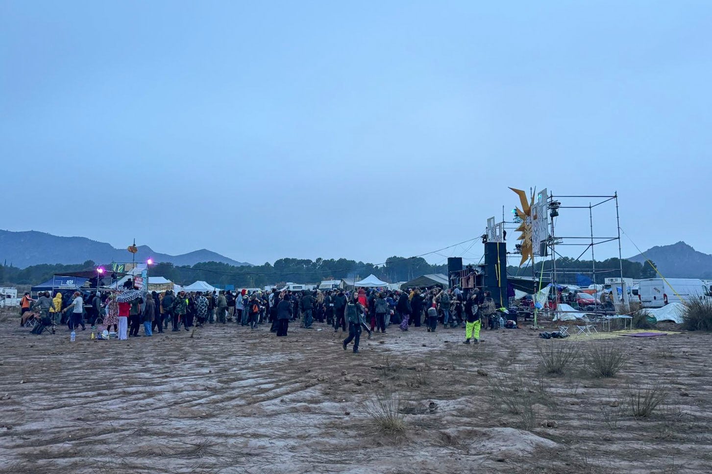 La 'rave' del pantano del Cenajo en Albacete no afloja: "Puede que no ...