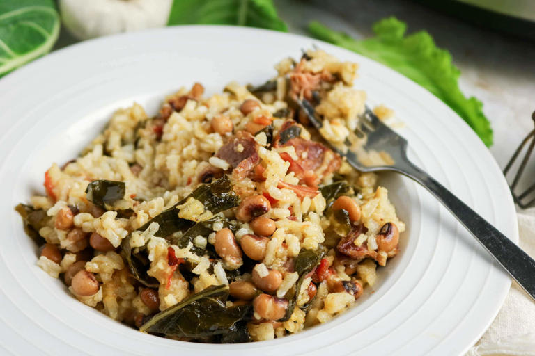 Slow cooker black-eyed peas and collard greens with rice