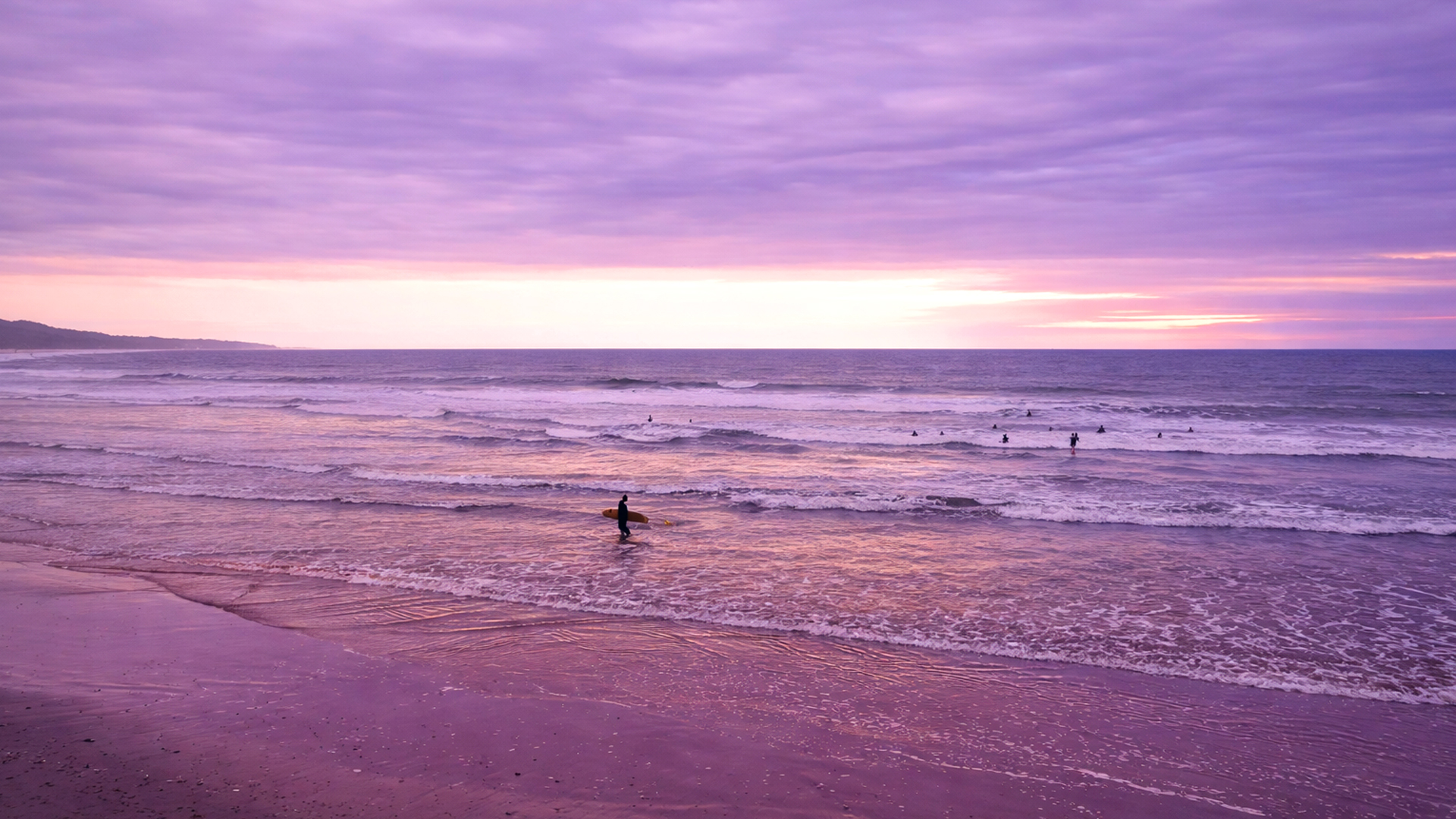 What makes sunset at Lon Beach so dreamlike?