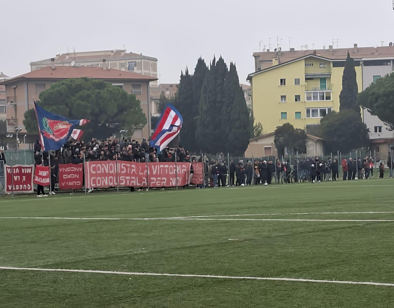 L’Ancona riceve la carica dai tifosi. Oltre a Kouko anche Rovinelli è out