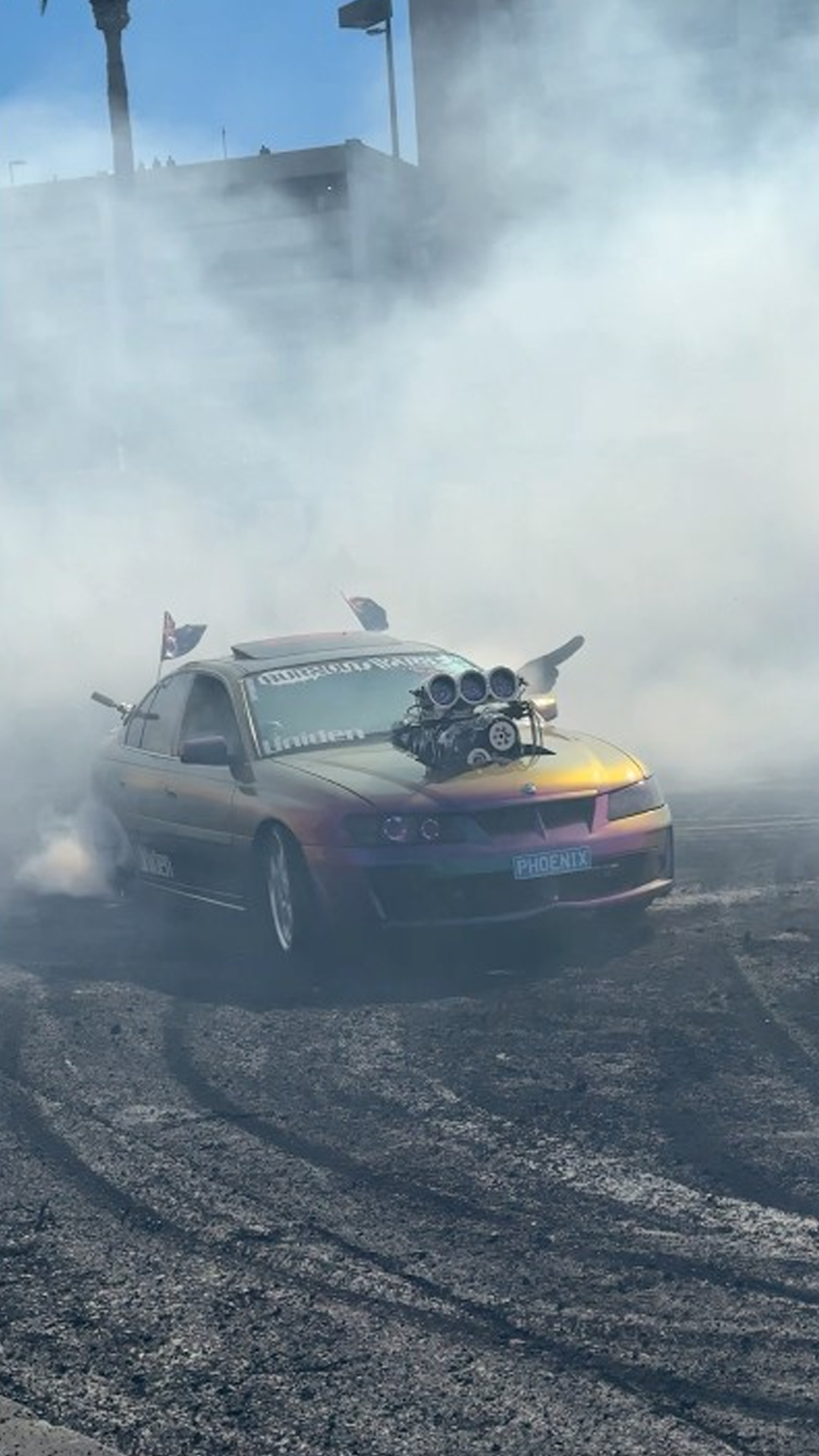 Pontiac G8 performs burnout at SEMA