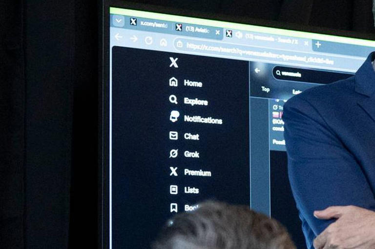 Trump's war room photo has one glaring difference compared to Barack ...