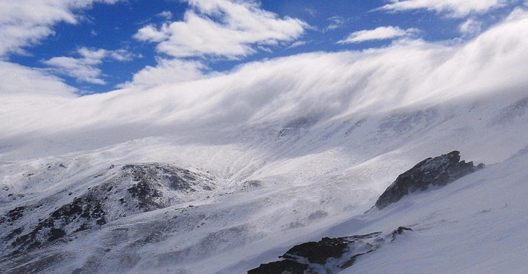 8 feet of snow and 100 mph winds trap holiday travelers in massive ...