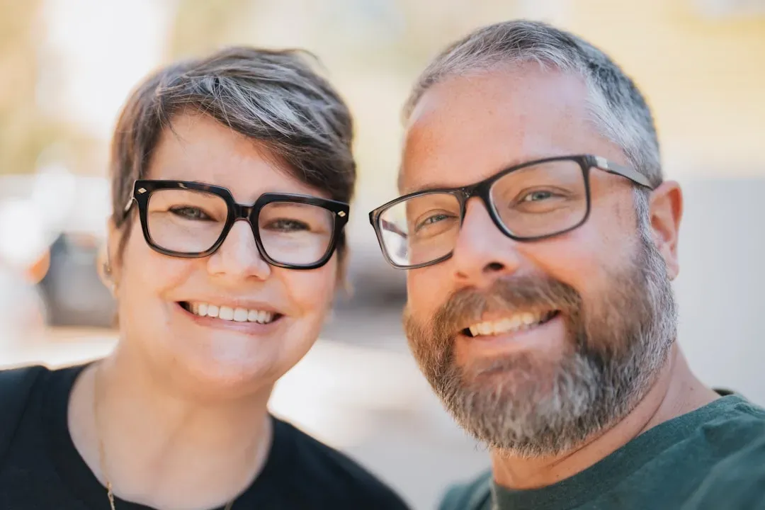 Glasses that slim: How the right frames change your face instantly
