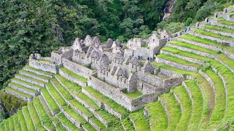 10 trails that take you to stunning natural landmarks