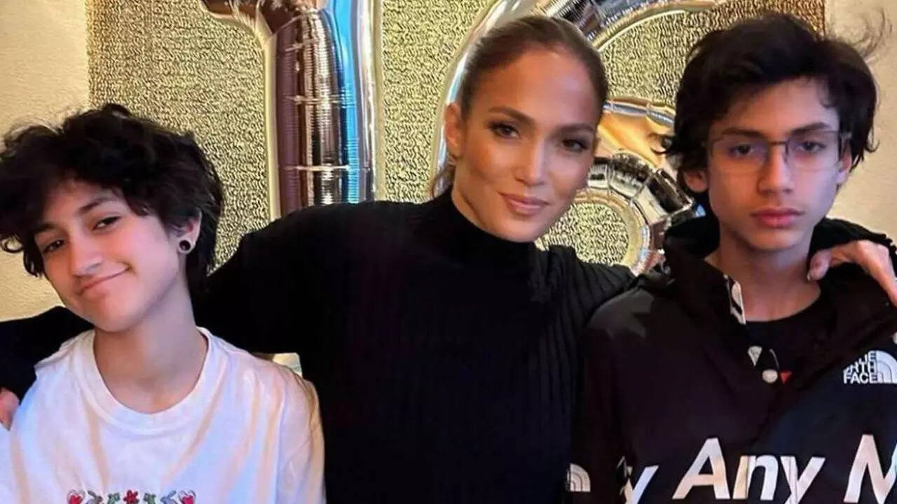 Jennifer Lopez’s secret behind raising twins confidently away from the ...