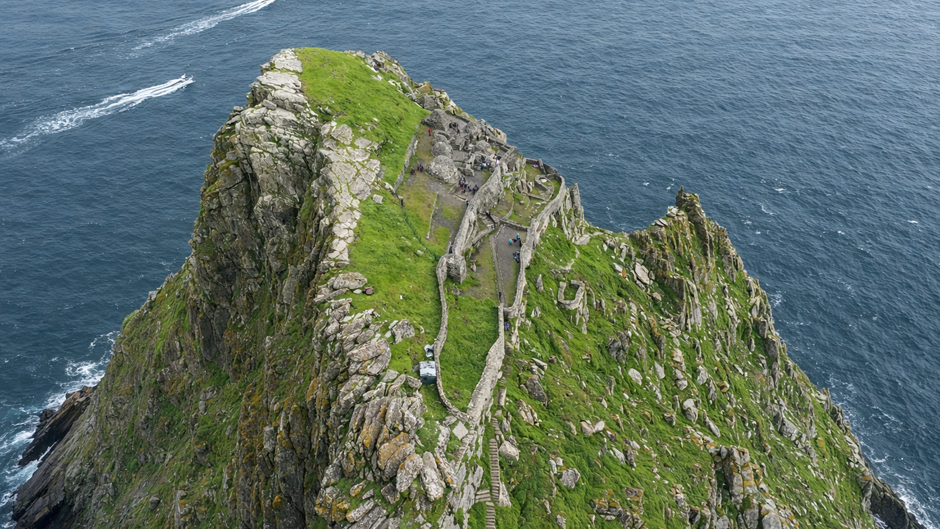 Un monastère au cœur de la mer
