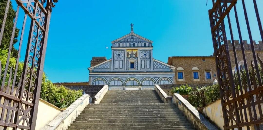 Firenze, concerto di canto gregoriano nella basilica di San Miniato