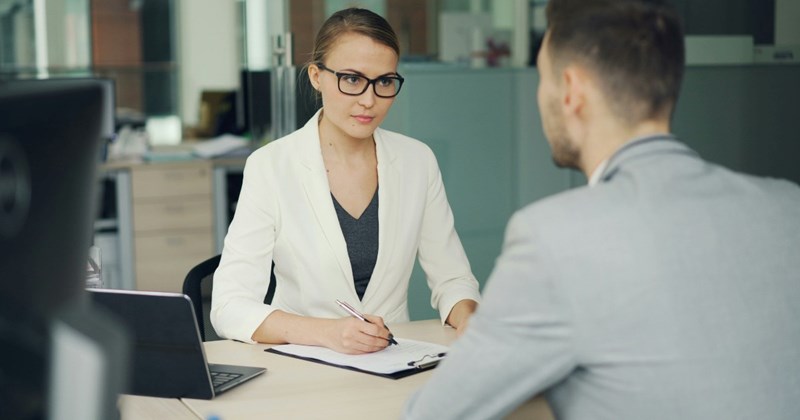 Employee confronts CEO after getting denied her raise and discovering ...