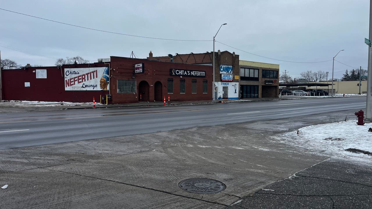 Man killed, another critically injured in shooting, stabbing at Detroit bar